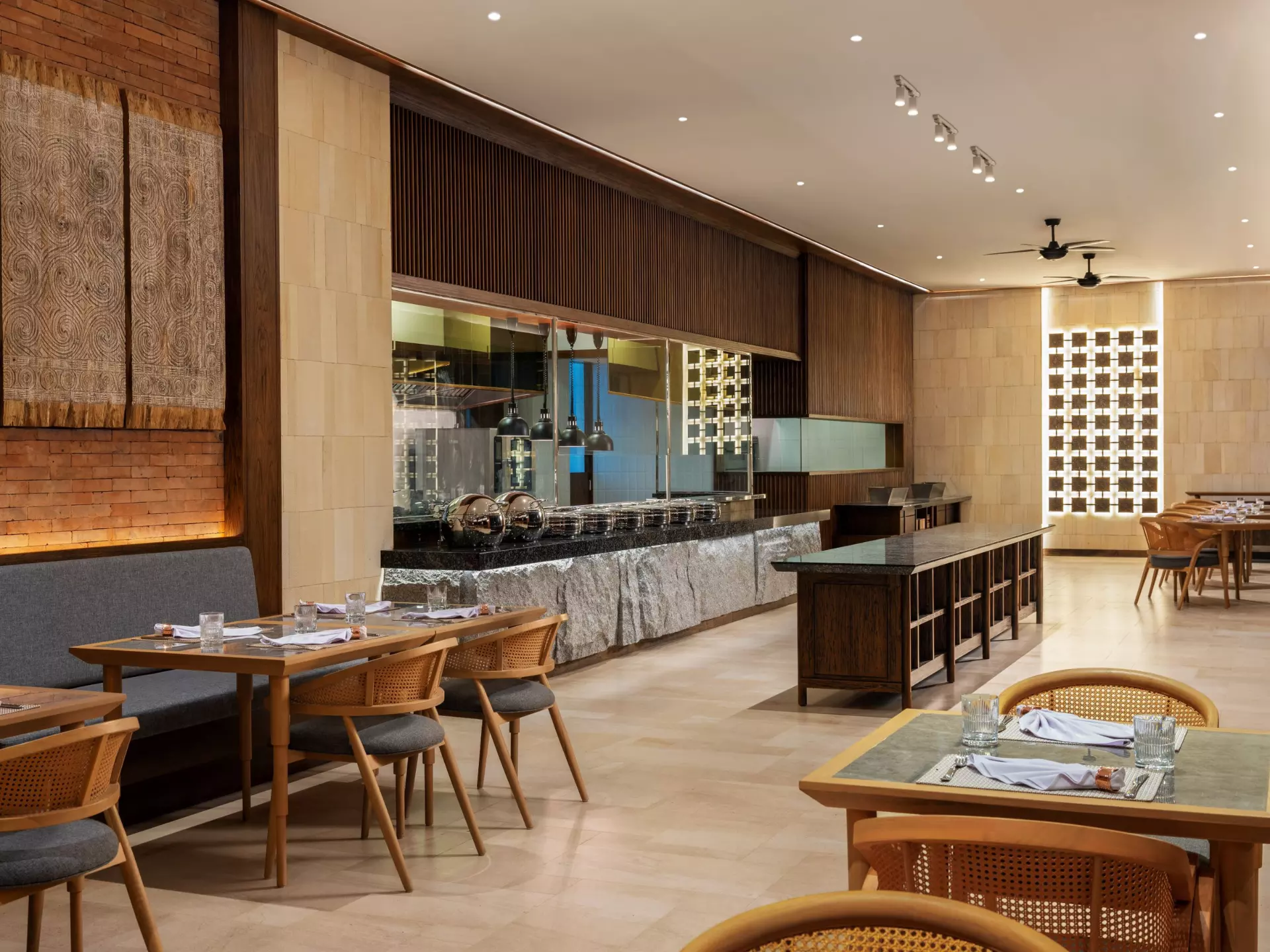 Yogyakarta Restaurants & Bar | Garrya Bianti Yogyakarta